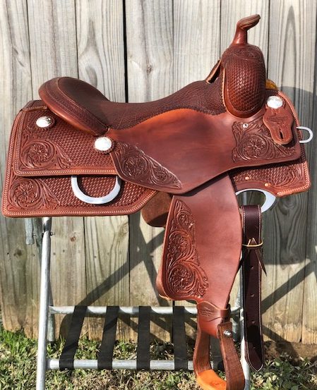 Custom Saddles – The Saddle House